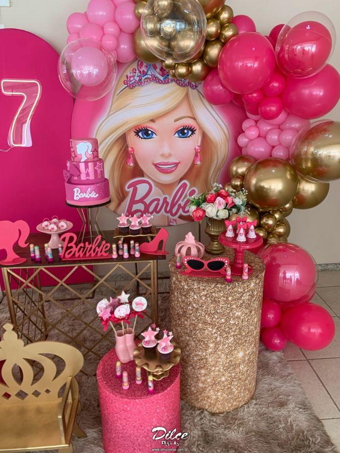Barbie Painel Redondo e Oval Com Trabalho de Bolas – Dilce Festas